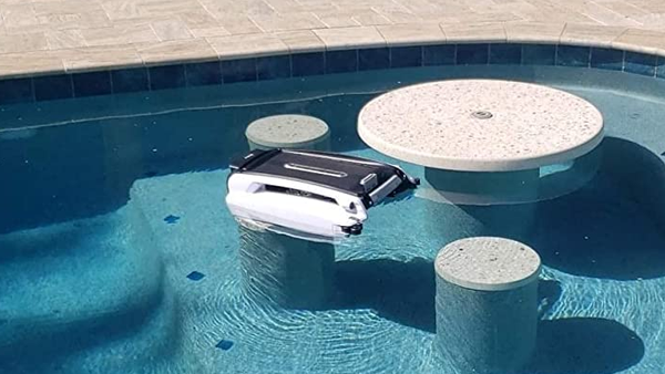 Betta Solar Powered Robotic Pool Skimmer