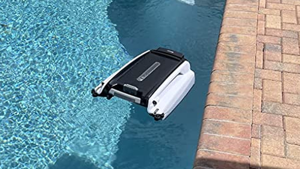 Betta Solar Powered Robotic Pool Skimmer